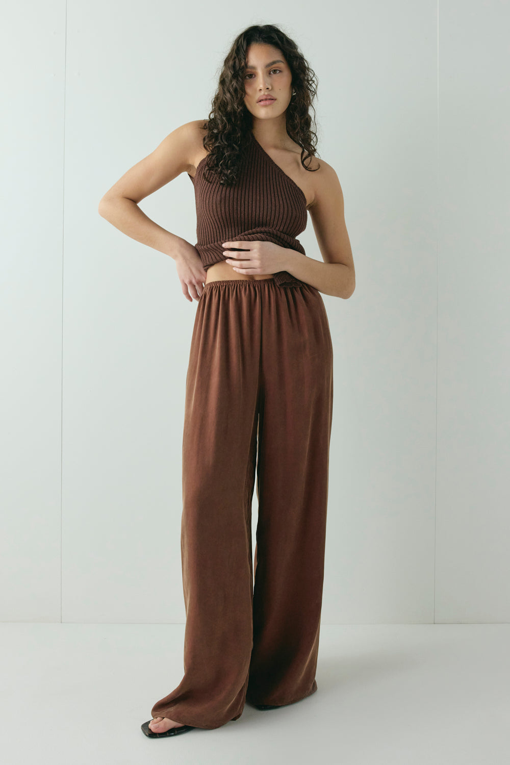 Raya Pants Umber – VRG GRL